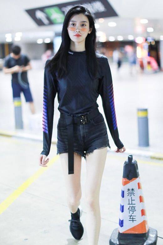 奚夢瑤誕下首個賭王男孫賭王公子何猷君老婆的火辣穿搭回顧 ELLE HK